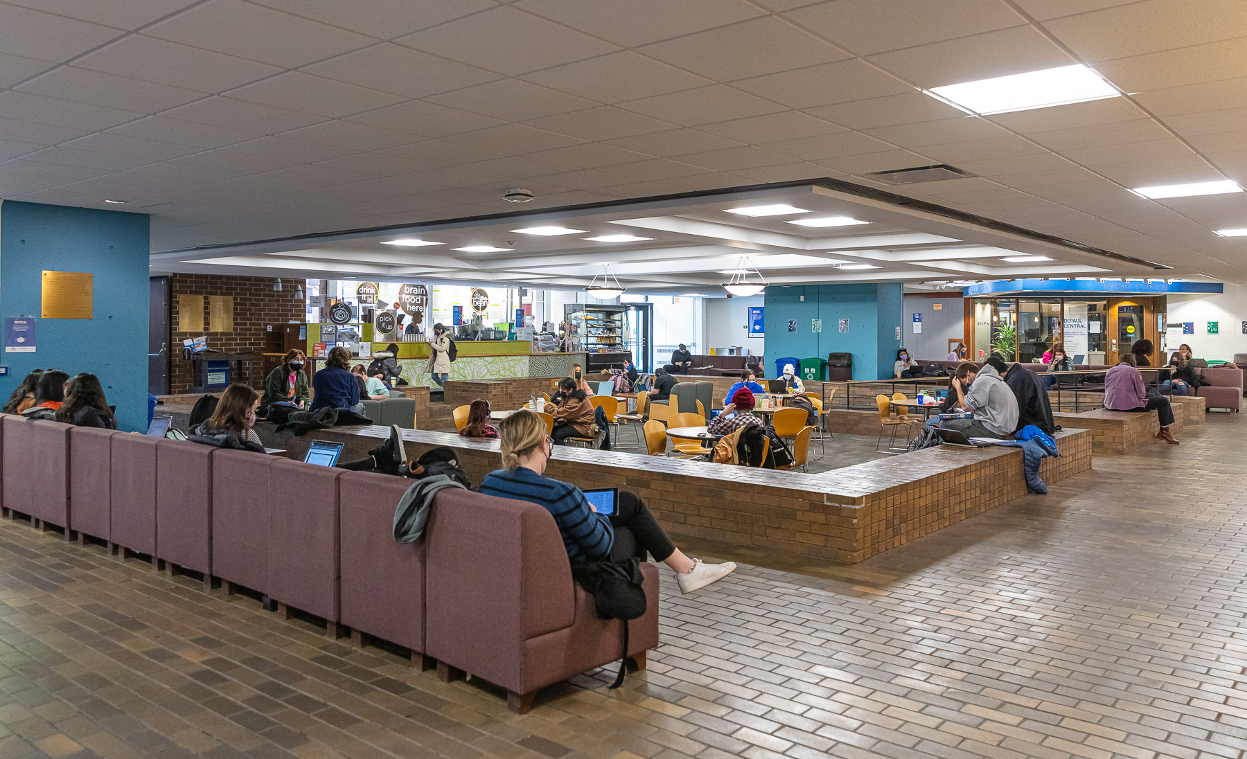 DePaul welcomes students back to campus | Multimedia | DePaul ...