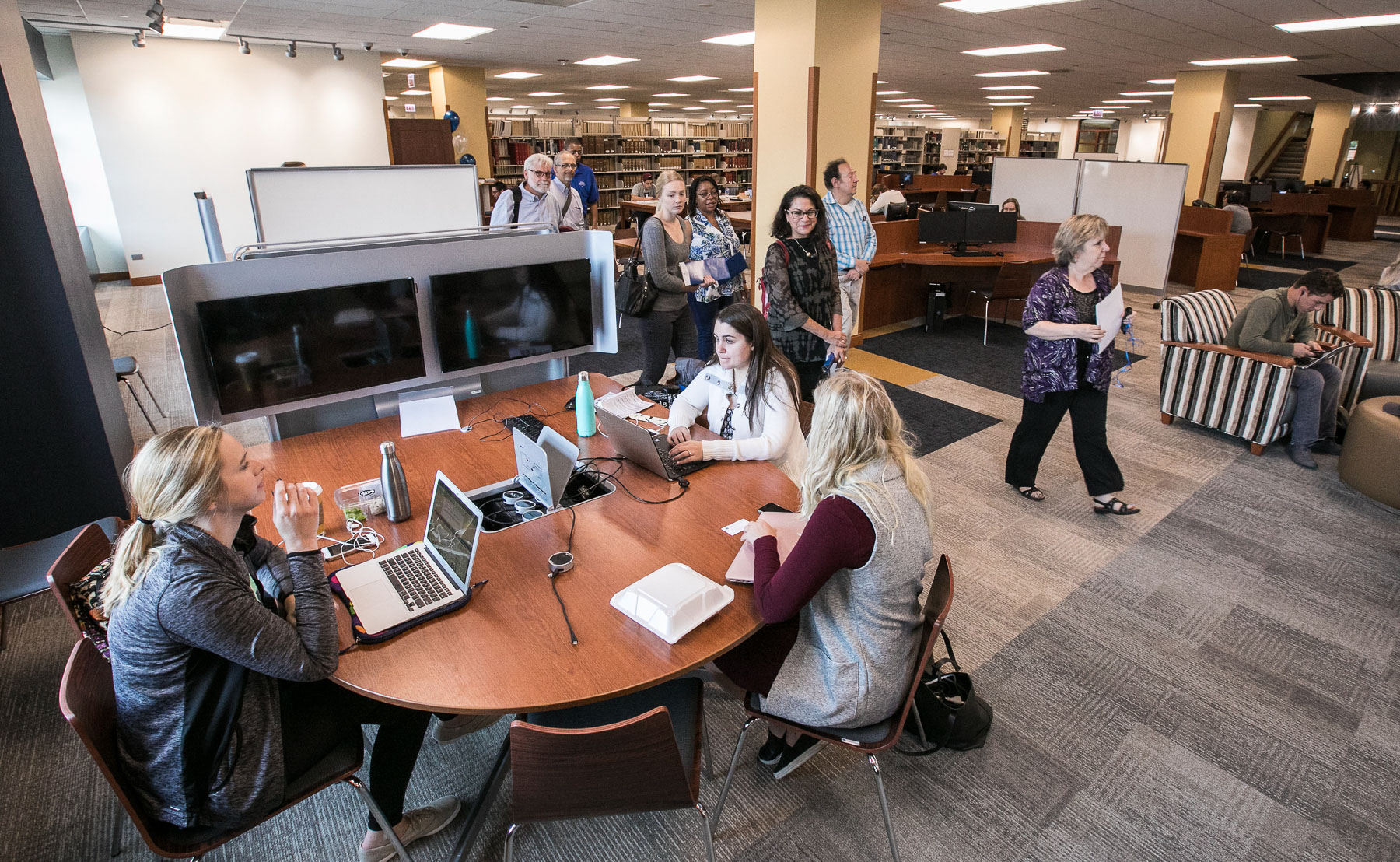 University celebrates new renovations to the DePaul University library ...